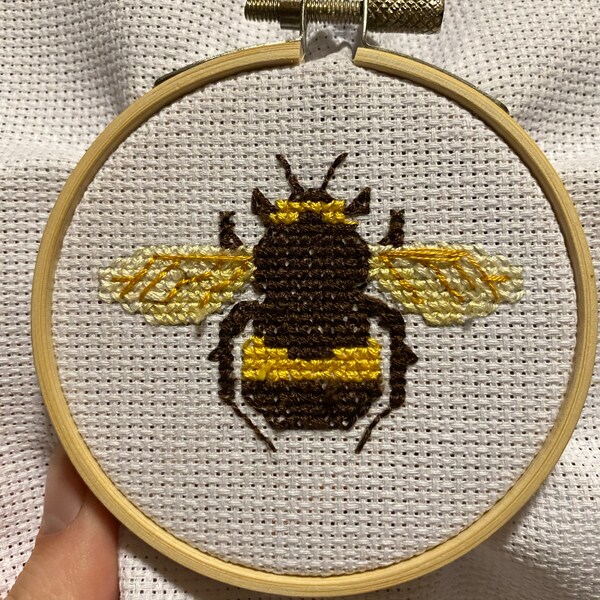 Bee Cross Stitch Pattern, Bee Embroidery, Mini Cross Stitch, Sewing ...