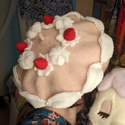 Made to Order: Cake Beret - Etsy