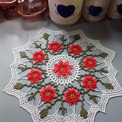 STUNNING Vintage Crochet Doily Pattern Round Roses Doily Centrepiece ...