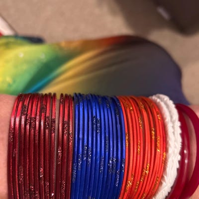 24 Shiny Metal Bangles Shiny Metal Bangles With Golden Bangles Girls ...