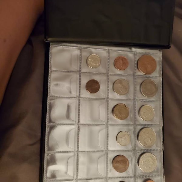 Queen Elizabeth II Commemorative Sets (classic 20 or Deluxe 30 Coins ...