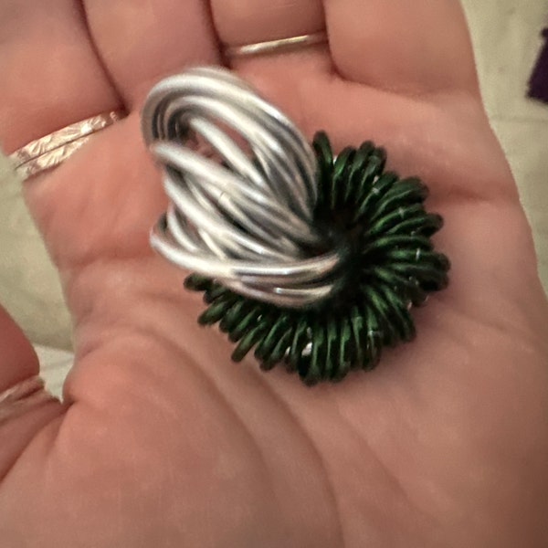 Spiral Icicle Tutorial Learn How to Make a Chainmail Christmas Ornament ...