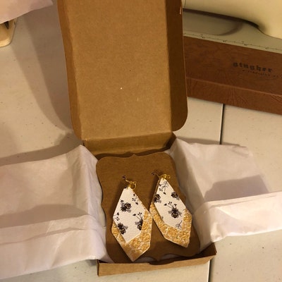 Earring Gift Box Template Collection, Scalloped Window Earring Display ...