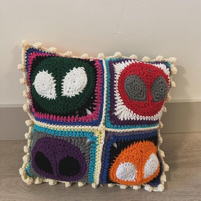 Alien Head Granny Square - Etsy