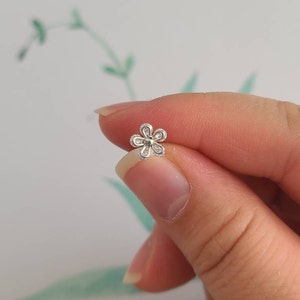 16G Shell Flower With Pearl and Crystal Earring/cartilage/conch/ Helix ...