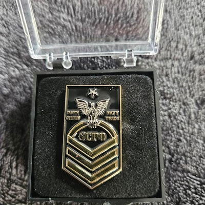 USN Antique CWO/LDO Crest With Coyote Brown Paracord Keychain and ...