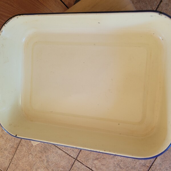 Enamel Cake Pan, Vintage Tan / Beige With Red Trim Enamelware Pan - Etsy