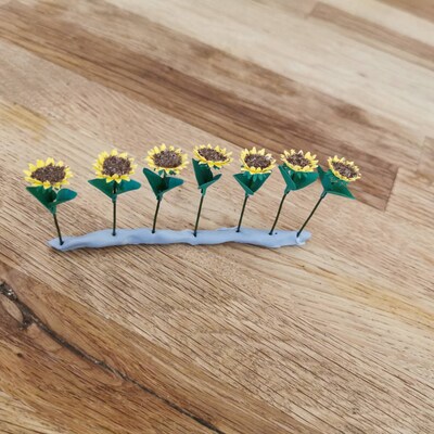 12 Miniature Daisies Kit Daisy Flowers 1:12 Scale Dolls House Garden ...