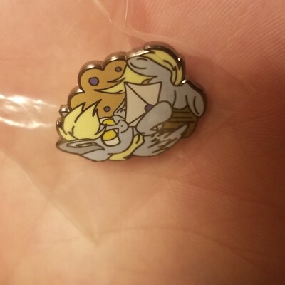 Izzy Moonbow 2 Glitter Enamel Pin My Little Pony : A New Generation ...