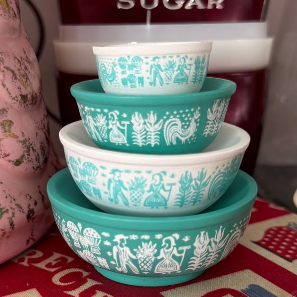 Miniature Pyrex-inspired Mixing Bowls – Stackable Retro Kitchen Display ...