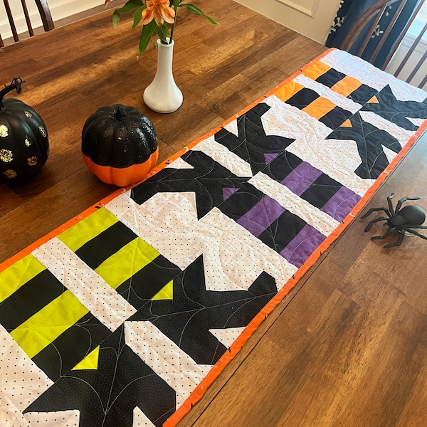 Witch's Feet Quilted Table Runner Pattern-halloween Table Runner-trick ...