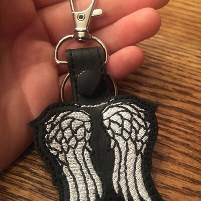 Daryl Wings Keychain TWD Embroidered Key Fob Zipper Pull Vinyl ...