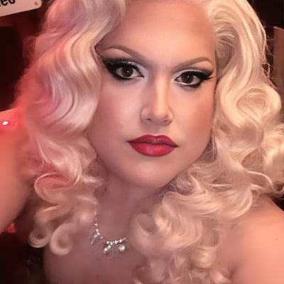 REBA MCENTIRE WIG: Red Mullet Wig W Bangs, 1990s Wig, 2000s Wig ...