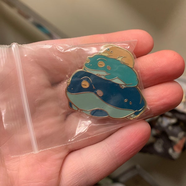 Roun Frens Frog Stack Hard Enamel Pin - Three Dumpy Tree Frogs Lapel Pin Round Animals Gift Idea ...