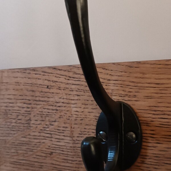 Wooden Breakfast Bar Wall Mounted on Stylish Steel Brackets With a ...