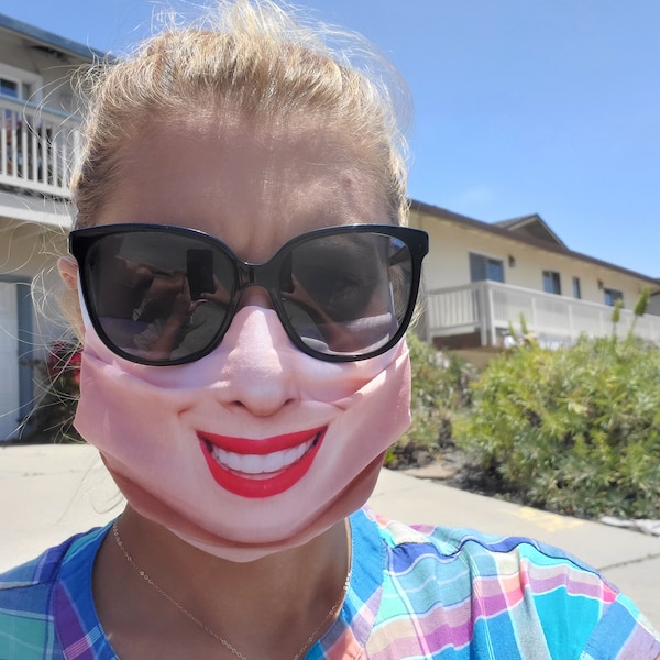 RADIANT SMILE WOMAN Face Mask, Funny Face Mask With Filter Pocket and ...