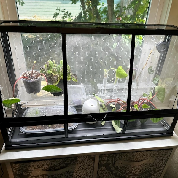 AKERBAR Desktop Greenhouse (25in) Pegboards and SKADIS Accessories for ...