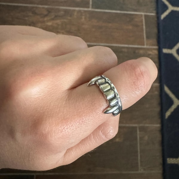 Elegant Vampire Fangs Jaw, Vampire Ring, Vampire Teeth Ring, Unisex ...