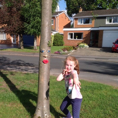 Funny Faces for Trees With Blue Eyes and Red Lips. Lady Face Sculpture ...