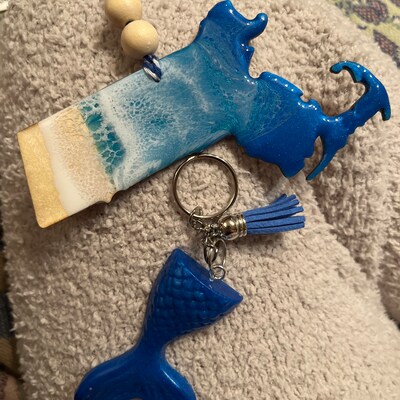 Resin Keychain, Ocean Resin Art, Beach Keychain, Wood Keychain, Custom ...