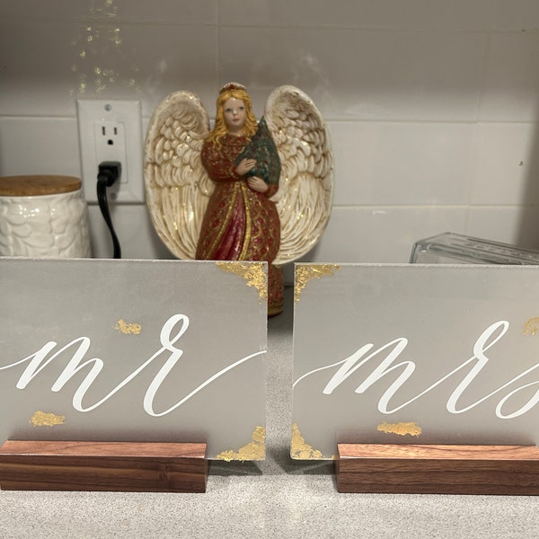 Mr and Mrs Place Cards With Gold Foil | Acrylic Mr and Mrs Table Signs ...