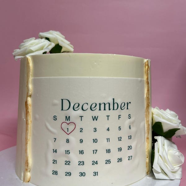 Trending Edible Cake Calendar , Personslised Text, Month, Day in Custom ...