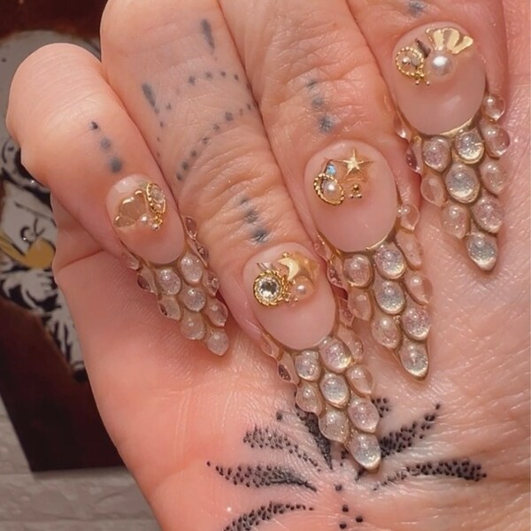 Finesse - Press-on Nails | Mermaid Chrome Glitter Metallic Resin Charms ...