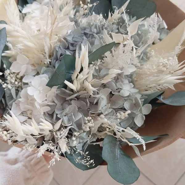 Bouquet SAINT-FLORENT Hydrangea and Eucalyptus Dusty Blue and White ...