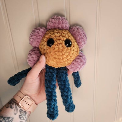 The ORIGINAL Groovy Flower Crochet Pattern / Low Sew Crochet - Etsy