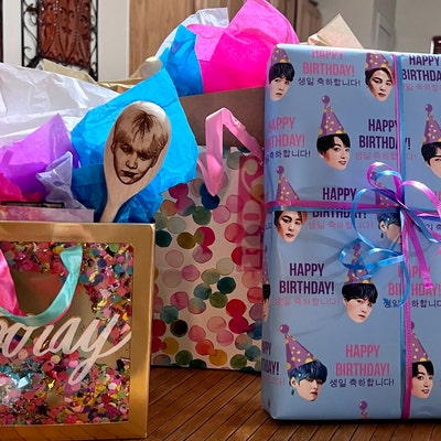 Stray Kids Christmas Wrapping Paper Stray Kidsxmas Gift Wrap Limited ...