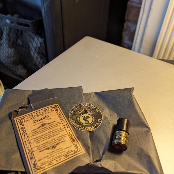 DRACULA Perfume Oil: Rich Floral and Musk Gothic Vampire Scent, TAT 5-6 ...