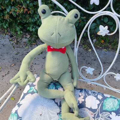 Stuffed Frog PDF Sewing Pattern & Tutorial Stuffed Animals Plush Toys ...