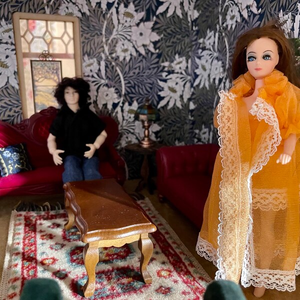 Miniature Round End Table, Dollhouse Furniture, 1:12 Scale Side Table ...