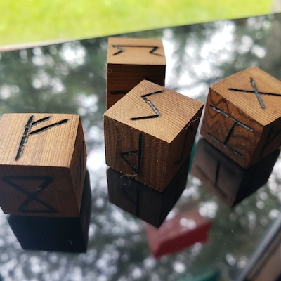 Cedar Wood Runic Dice Set Pagan Wicca Witchcraft Norse - Etsy