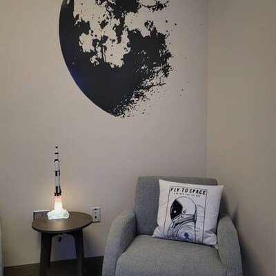 Apollo 11 Saturn V Rocket Lamp - Etsy