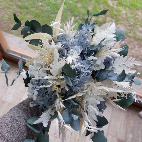 Bouquet SAINT-FLORENT Hydrangea and Eucalyptus Dusty Blue and White ...