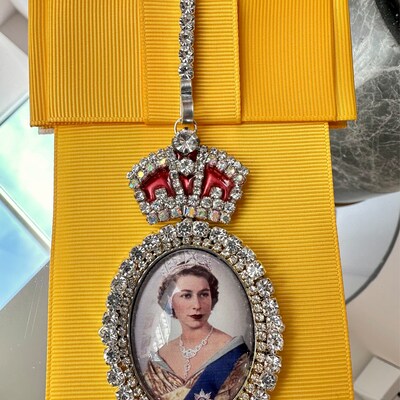 Royal Family Order Brooch. Royal Memorabilia, Display Collectible Gift ...