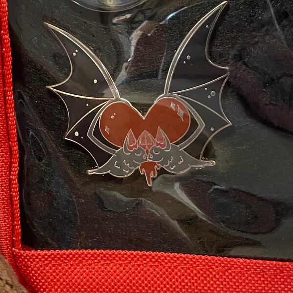 Vampire Bat Kiss Pin - Enamel Lapel Pin - Bat Blood Kissing Gothic ...