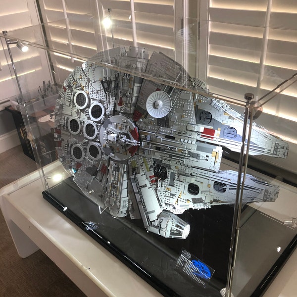 LED Light Display Case for Star Wars™ Millennium Falcon™ Vertical ...