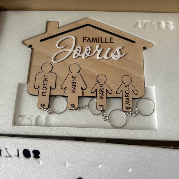 Personalized Wooden Key Rack With Family Members – Custom Wall Mount ...