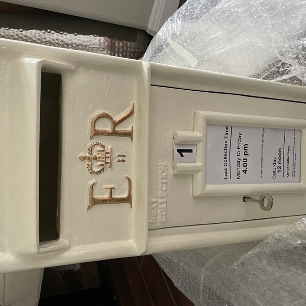 Elizabeth Regina Red ER Post Box - Etsy