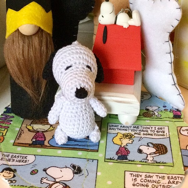 Crochet Snoopy Keychain - Etsy