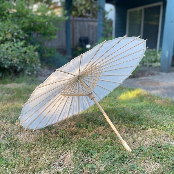 32" Paper Parasols for Wedding Pictures - Outdoor Wedding Ceremony ...