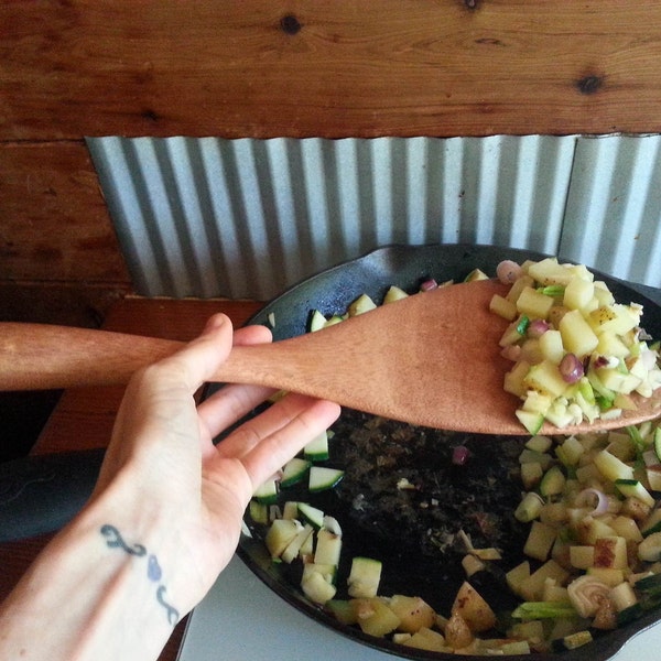 Traditional Spatula - Left or Right Hand Stirring Utensil - Wood ...