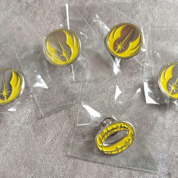 Jedi Logo Pin Black, Yellow, Blue or Red (diameter 22mm) Star Wars ...