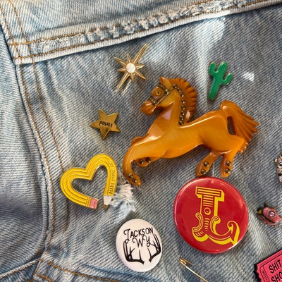 Beehive Hard Enamel Pin, Honeybee Floral Flowers Botanical Animal ...