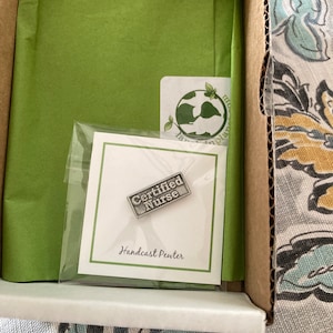 Gold Brain Lapel Pin CC157G Medical and Anatomy White Coat Pins for ...