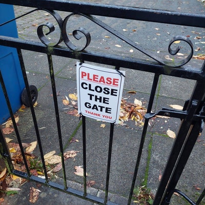 Please Close the Gates Thank You Sign. Sticker / Plastic .. Gate Sign ...