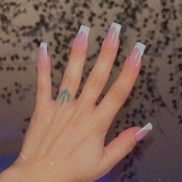 Deep French Press Ons - Classic White and Pink French Tip Nails ...