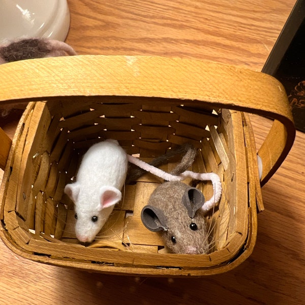 Needle Felted Life Size Mouse, Brown Mouse, Mouse Statue, Fibre Art ...